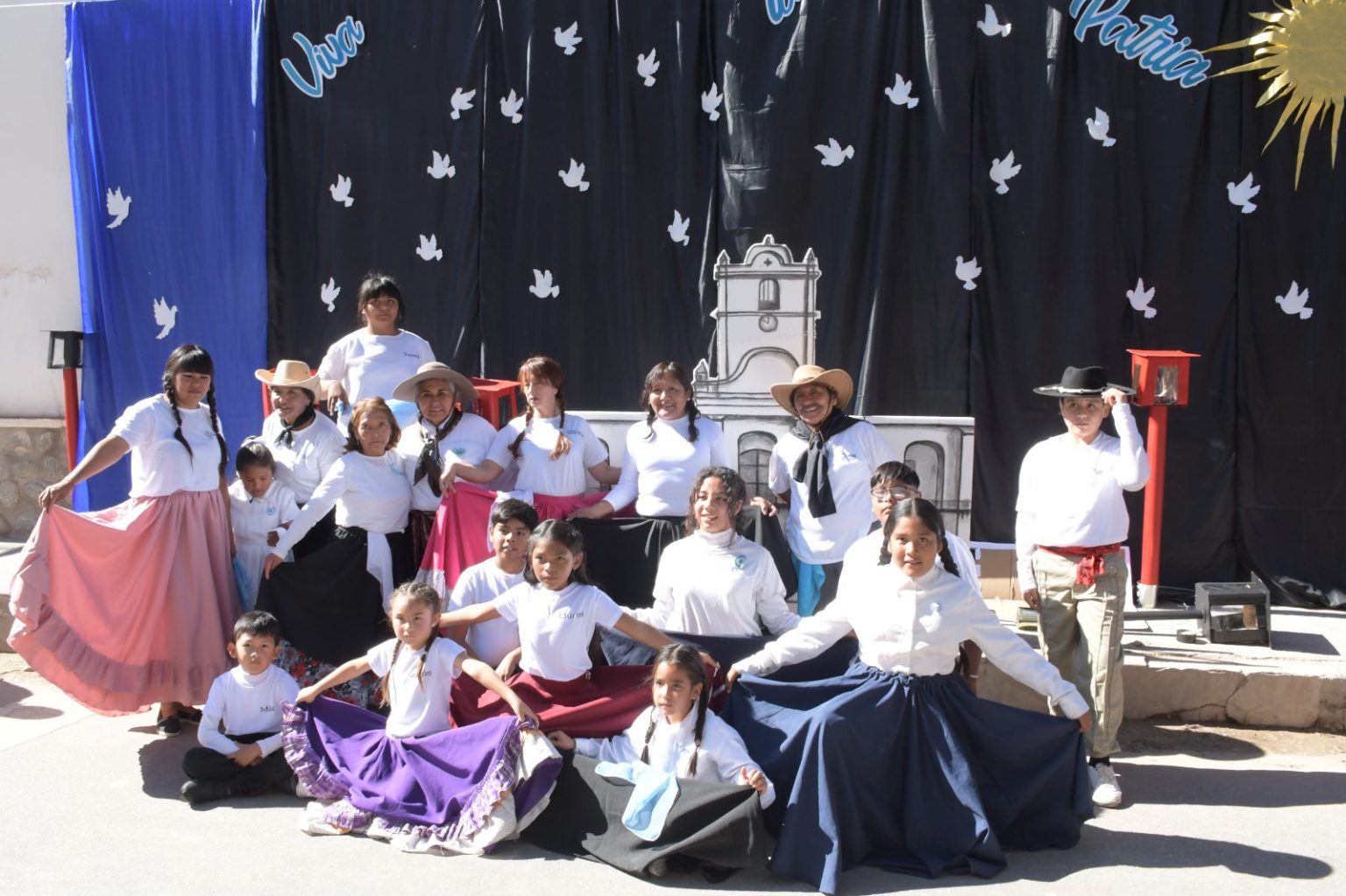 Acto y tradicional desfile del 25 de Mayo en Fuerte Quemado ...