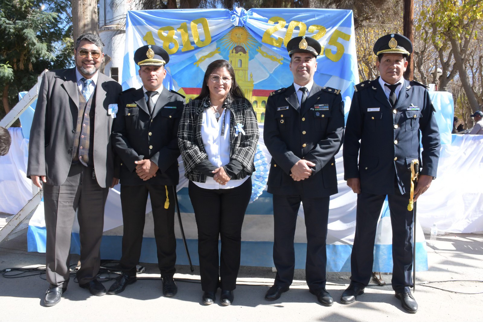 Acto y tradicional desfile del 25 de Mayo en Fuerte Quemado ...
